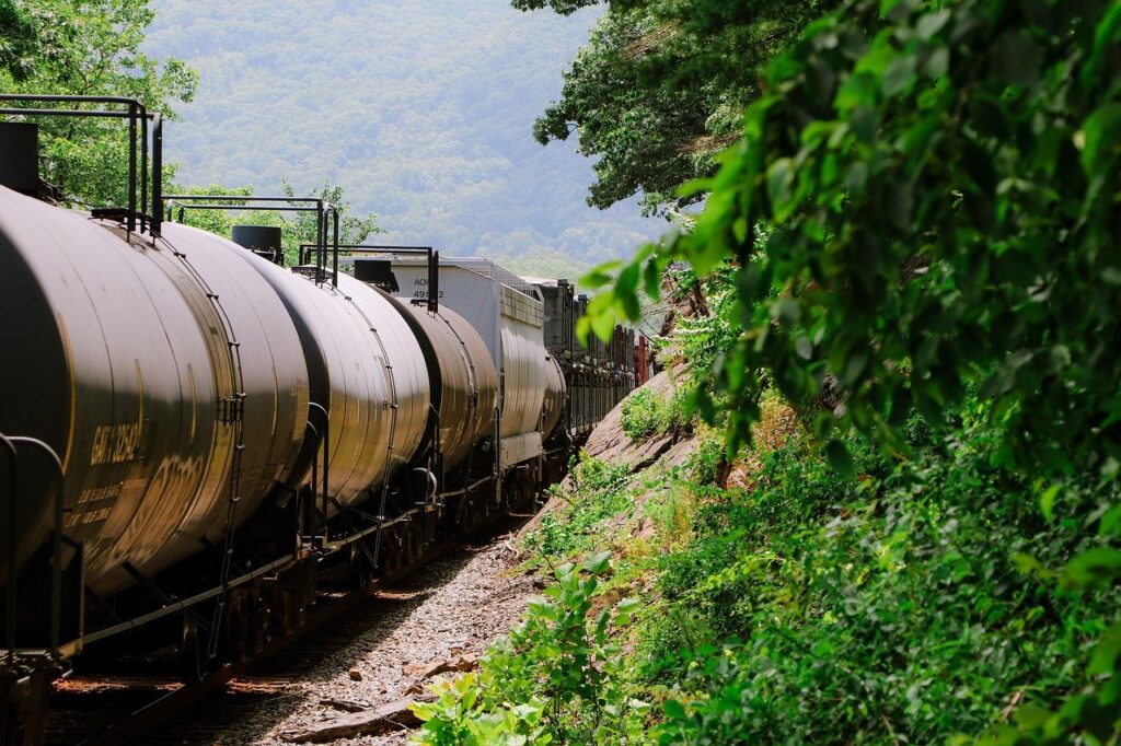 Cargo Train Robberies Soar Through California | The New Dispatch